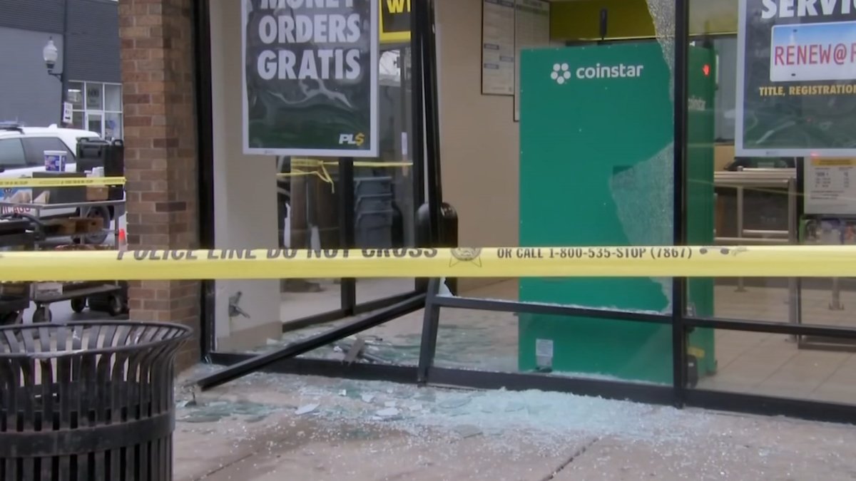 Thieves take ATM in South Loop in brazen smash-and-grab – NBC Chicago