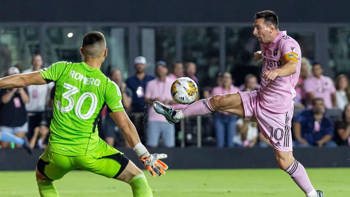 Tim Howard: How MLS goalkeepers can stop Lionel Messi – NBC Chicago