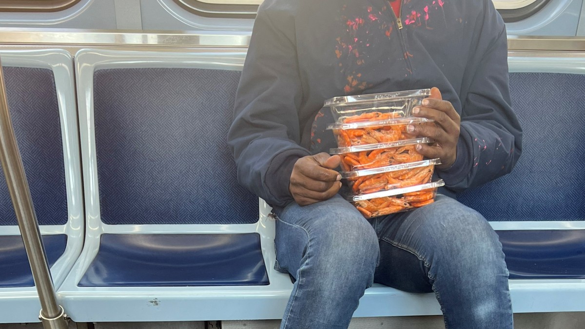 Viral TikTok shows man eating shrimp off Chicago train seat – NBC Chicago