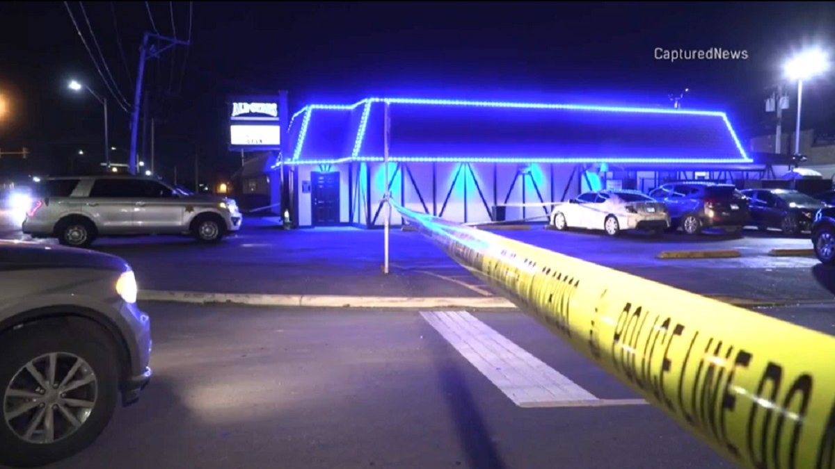 1 killed, 1 critically wounded in shooting near McCook bar – NBC Chicago
