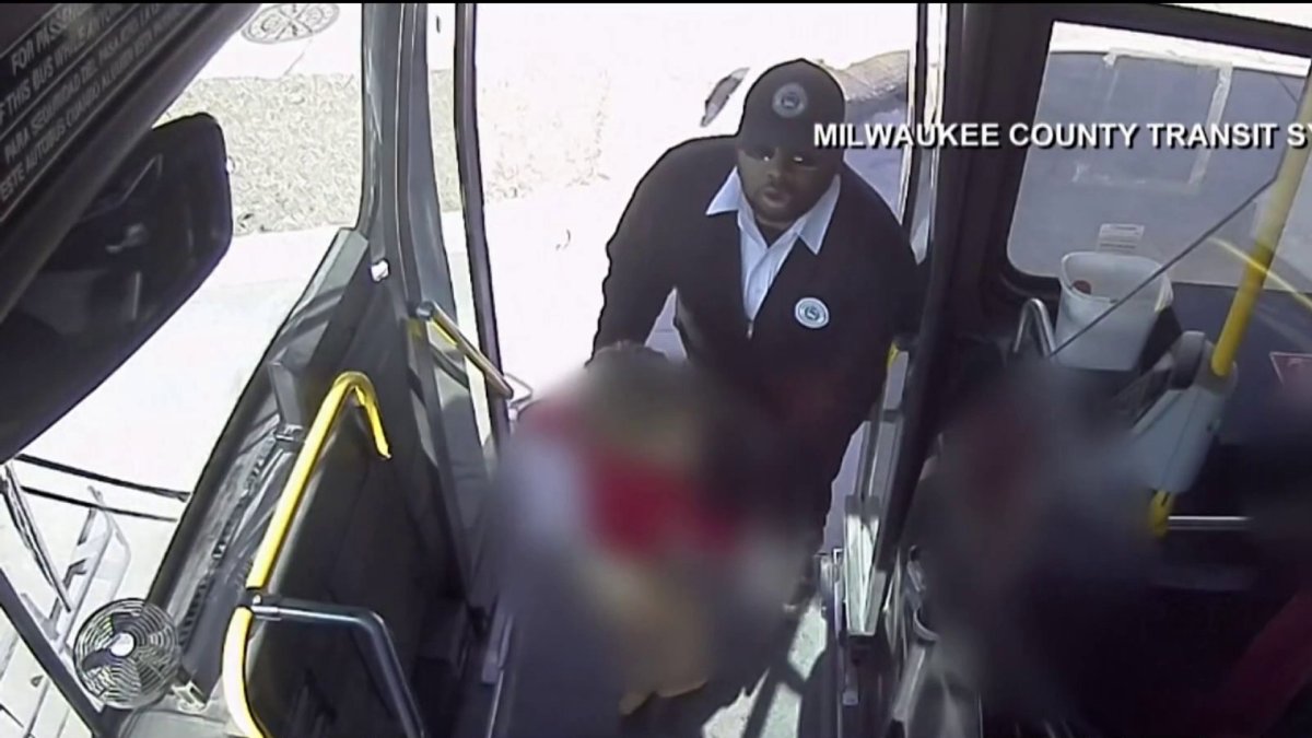Video shows Milwaukee bus driver rescuing child – NBC Chicago Video shows Milwaukee bus driver rescuing child – NBC Chicago
