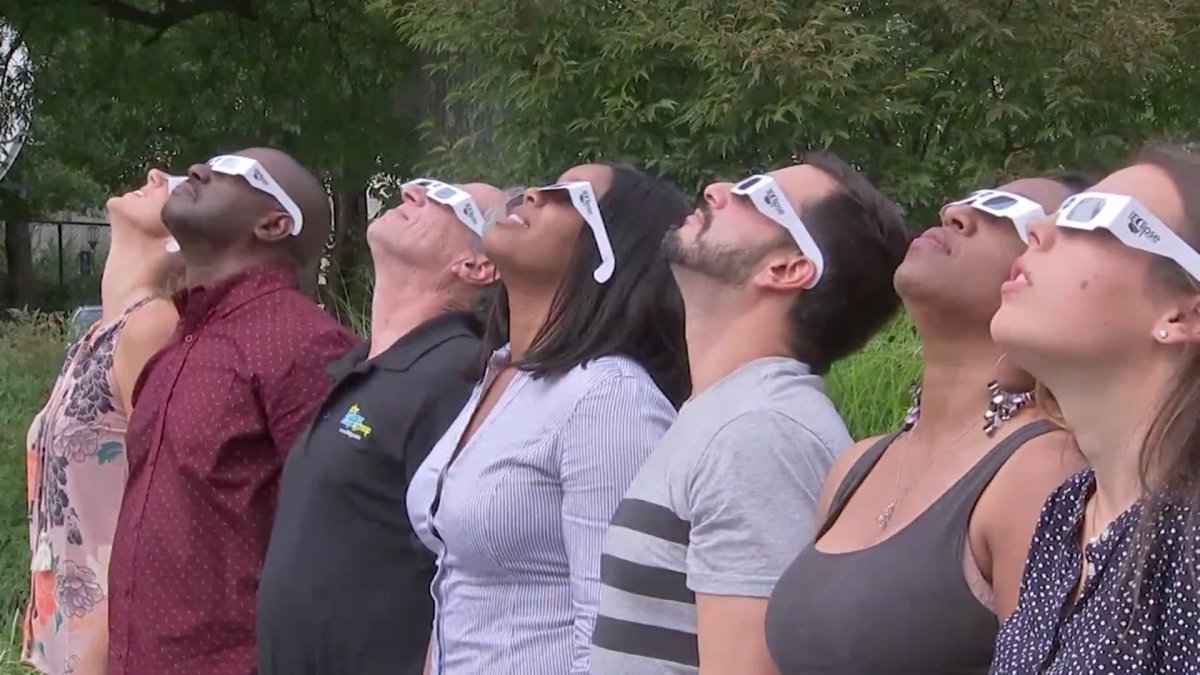 Total solar eclipse in Illinois: Free eclipse viewers, camping deals ...
