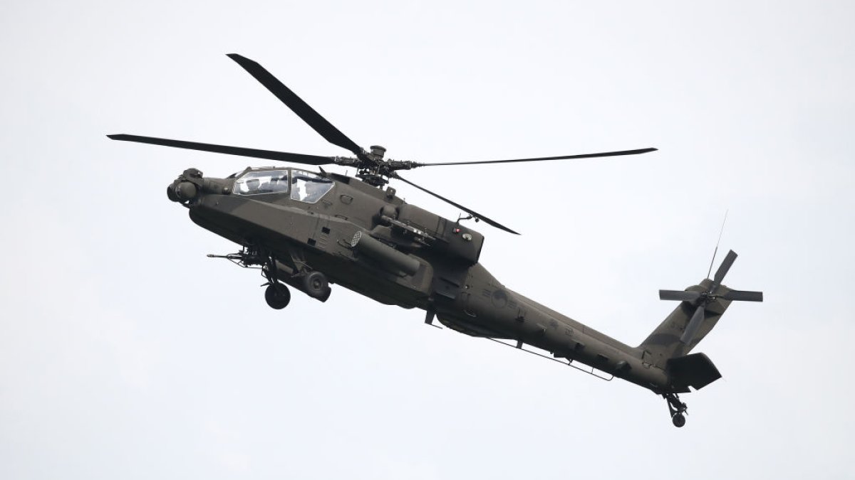 Apache helicopter crash sends 2 pilots to hospital in Washington State ...