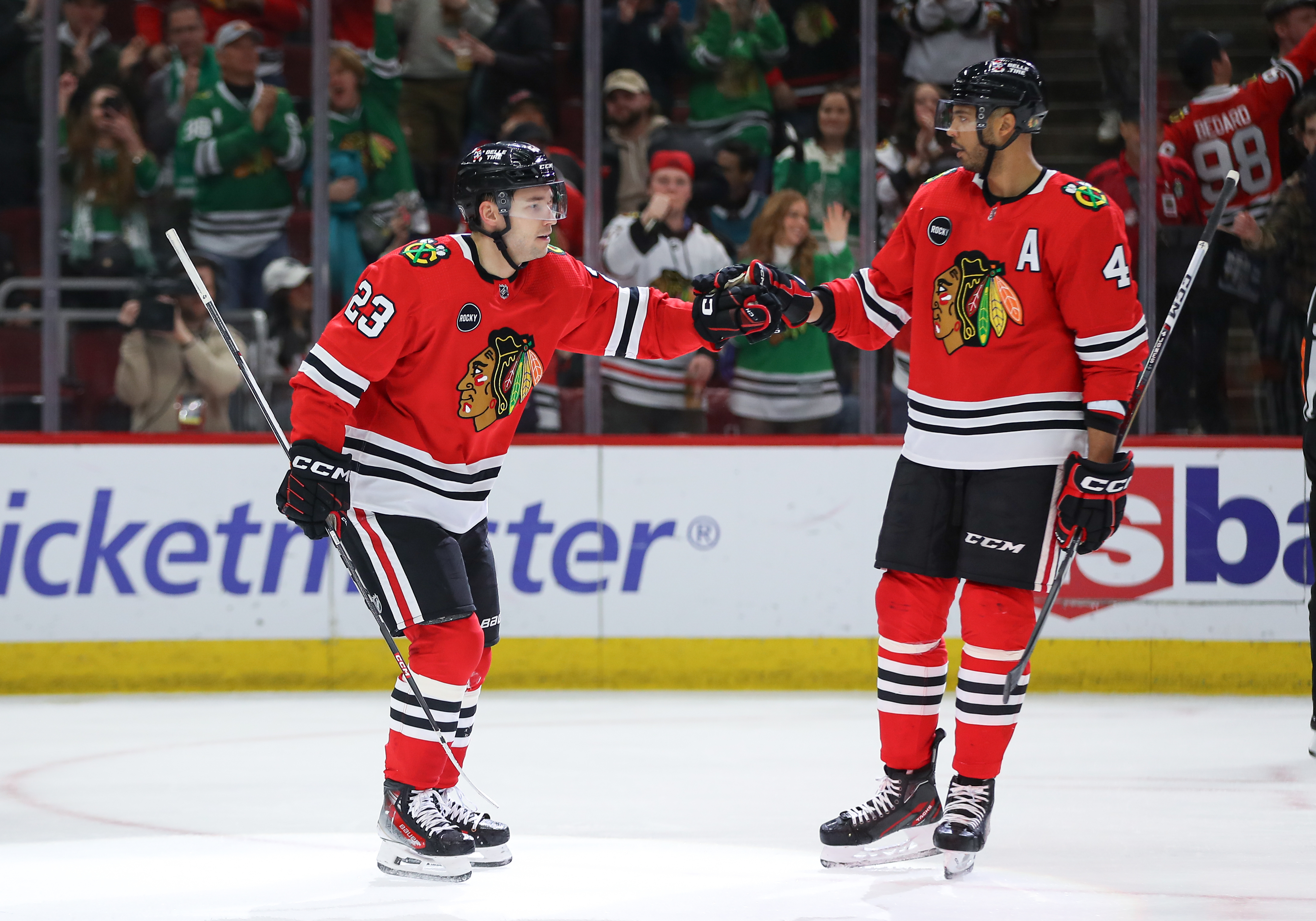 10 observations: Blackhawks score 3 third-period goals in 1:23, rally ...