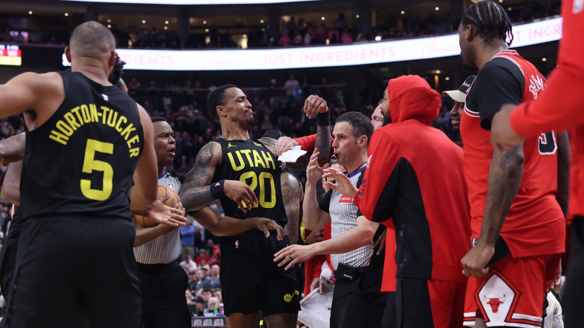 Bulls assistant coach Chris Fleming shoves Utah’s John Collins – NBC ...