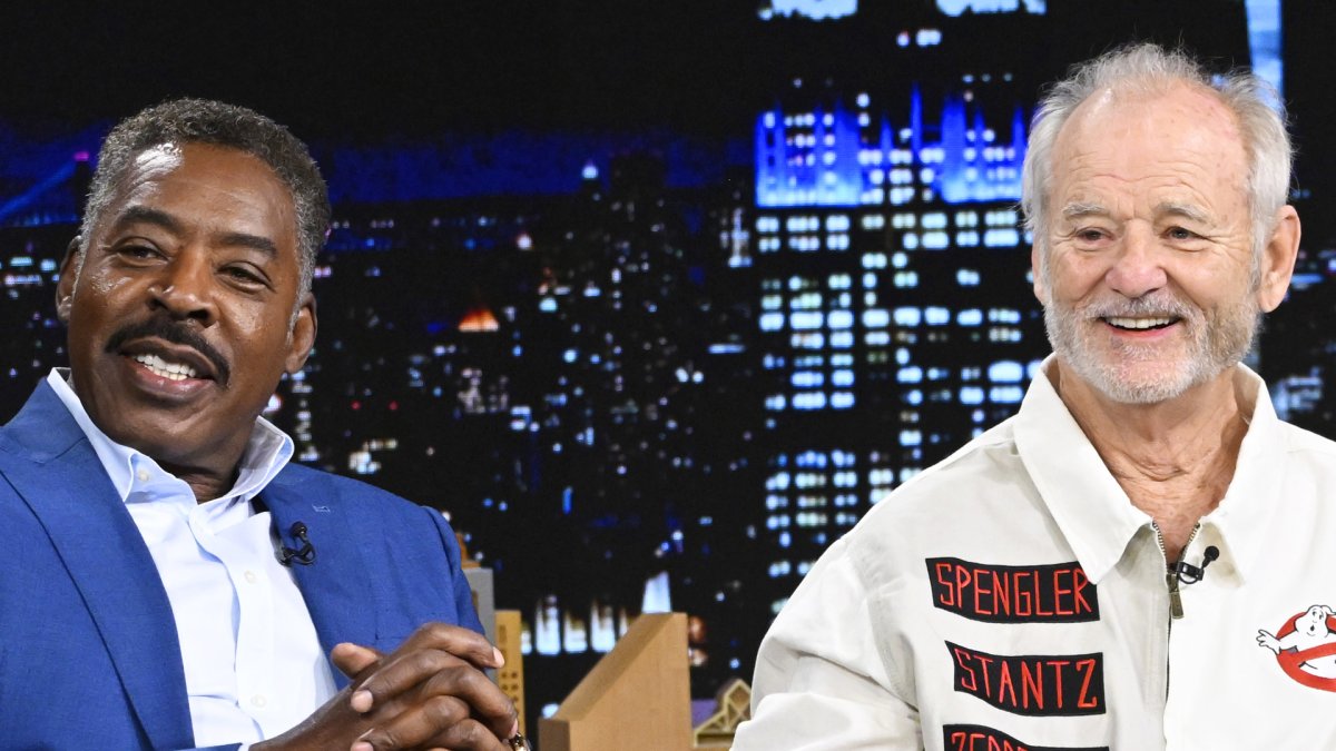Bill Murray and Ernie Hudson teach Jimmy Fallon how to wield a Ghostbusters proton pack – NBC ...