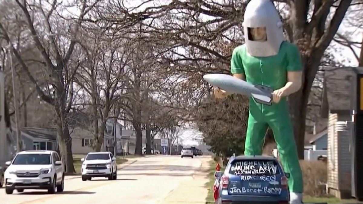 Wilmington residents aim to save the roadside ‘Gemini Giant’ along ...