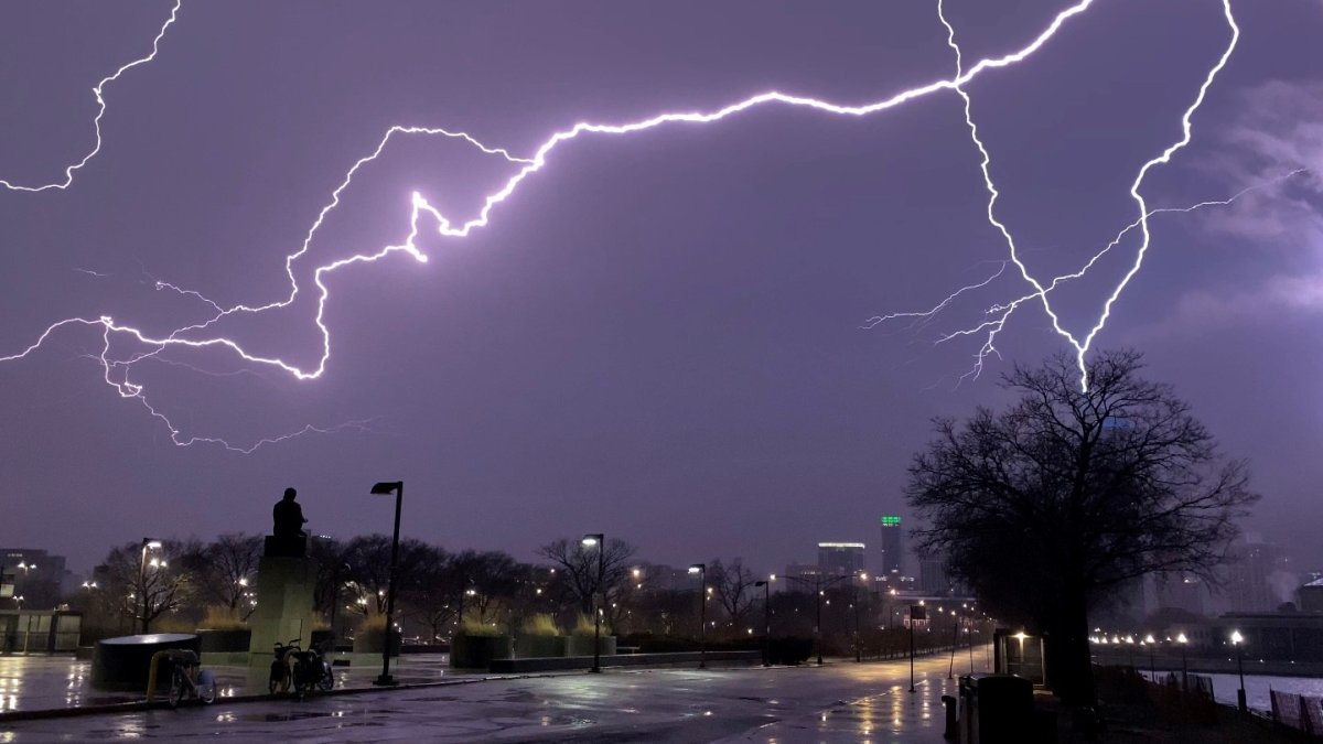 Chicago thunderstorm updates: Heavy lightning, rain, hail across ...