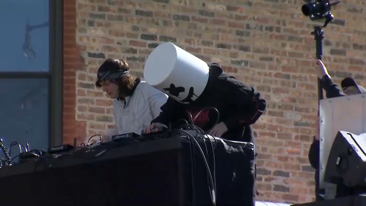 Marshmello surprise concert at Wieners Circle hotdog stand in Chicago ...