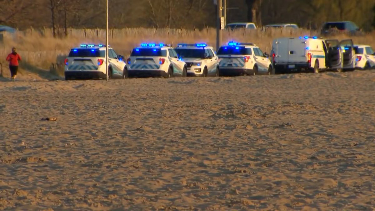 Chicago police conducting death investigation after body found in Lake ...