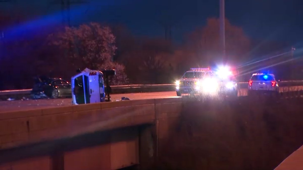 I-55 crash: Person struck and killed changing tire on Stevenson ...