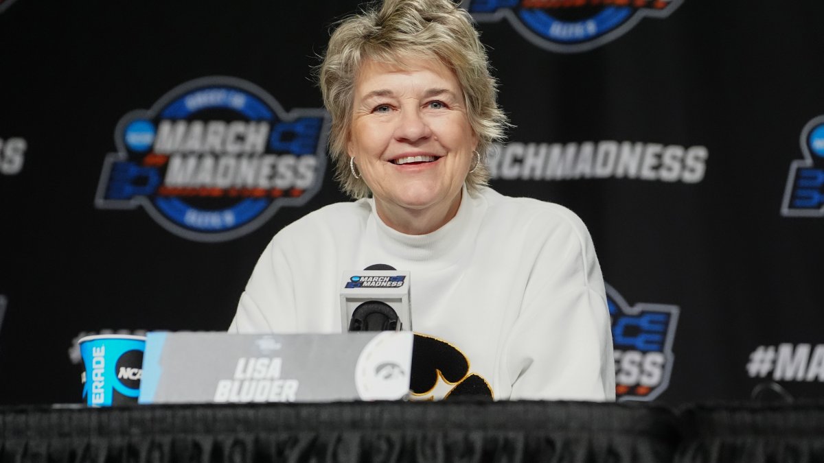 Iowa coach Lisa Bluder announces retirement after 24 seasons – NBC Chicago