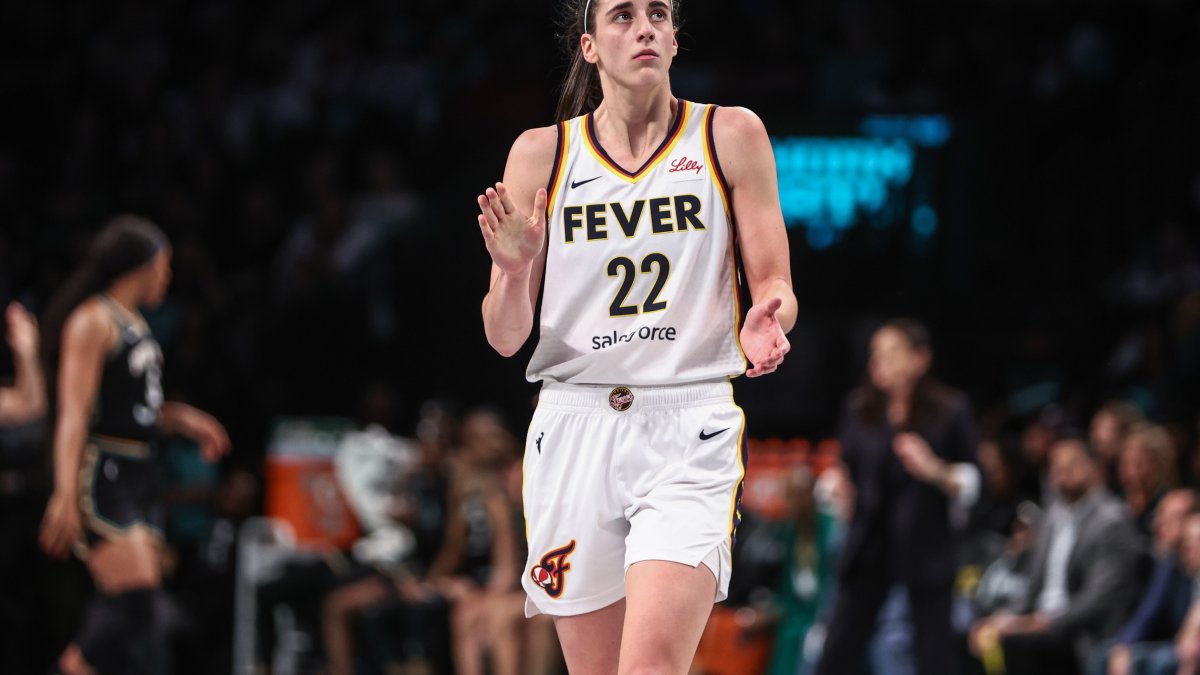 Caitlin Clark hilariously corrects reporter in postgame presser – NBC ...