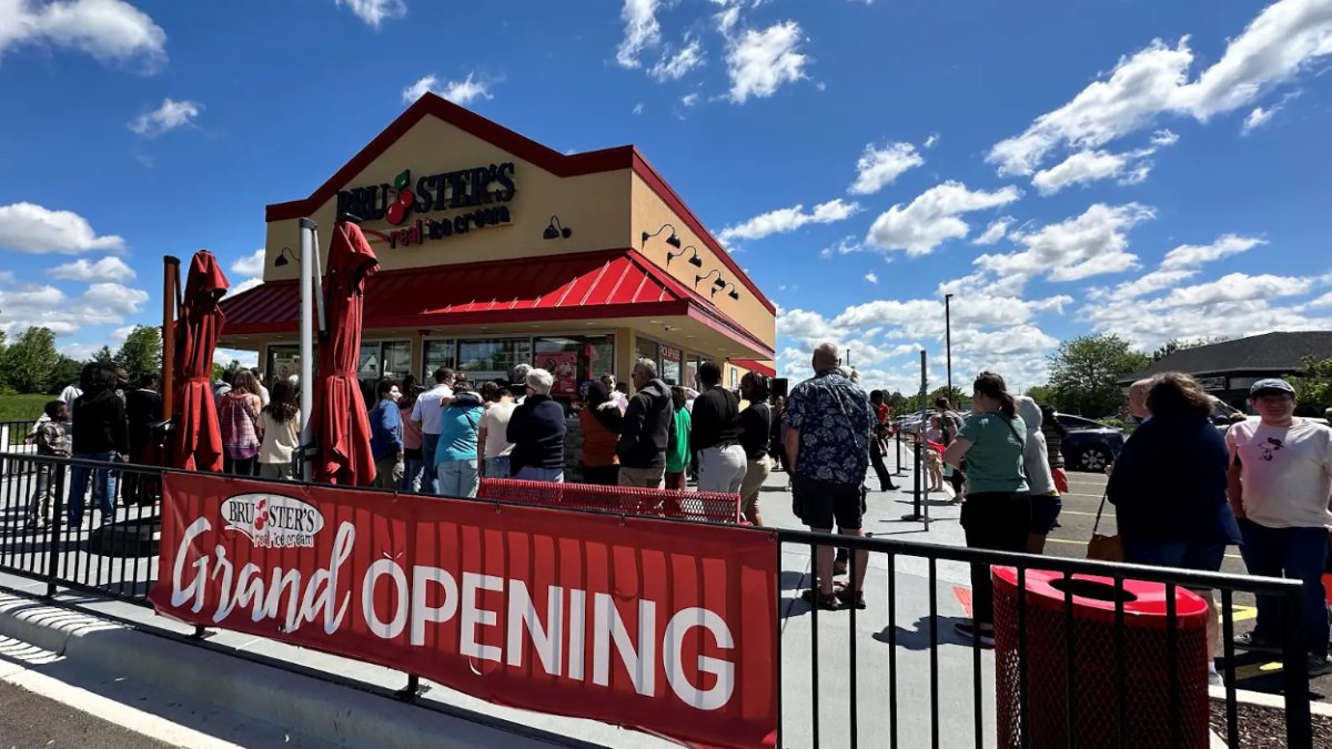Bruster’s Real Ice Cream celebrates grand opening of first Chicago-area ...