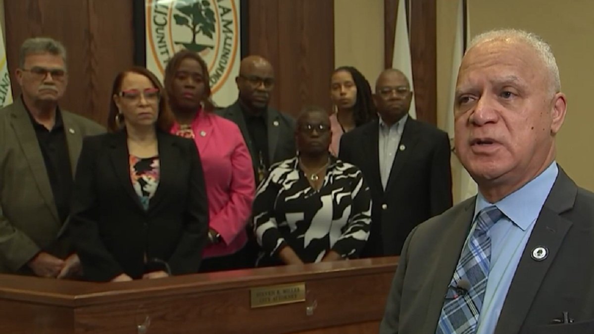 Dolton disorder spreads as records show mayor paid personal makeup ...