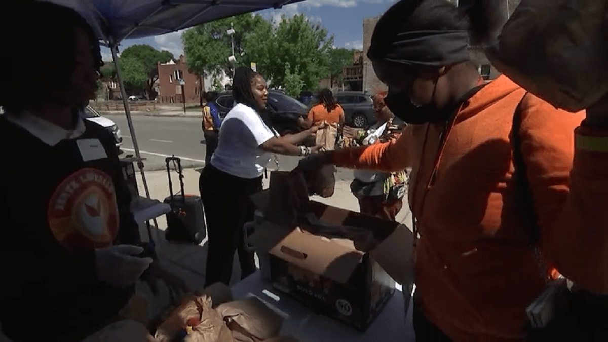 Chicago students spend last day of school giving back – NBC Chicago