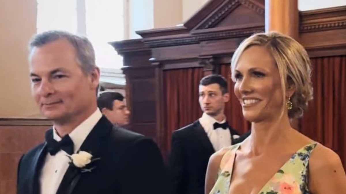 The internet is heated over this mother-of-the-bride dress – NBC Chicago