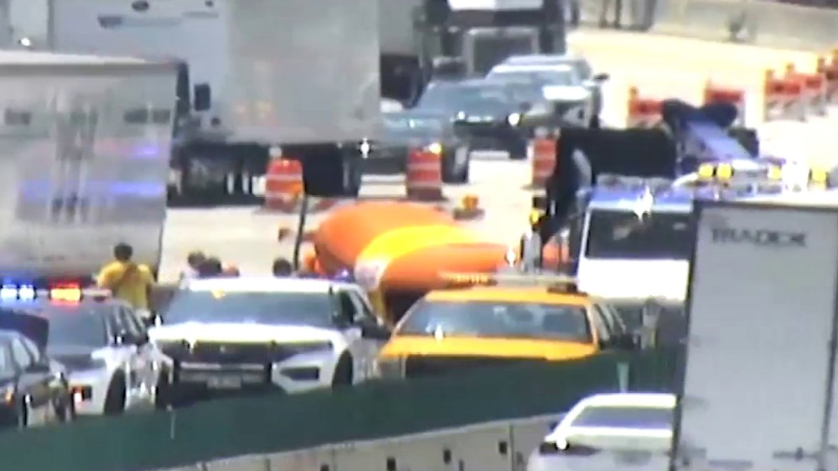 Oscar Meyer Wienermobile rolls over in crash on I-294 – NBC Chicago