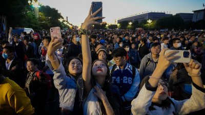 World population is projected to grow to 10.3 billion in 2080s, UN says ...