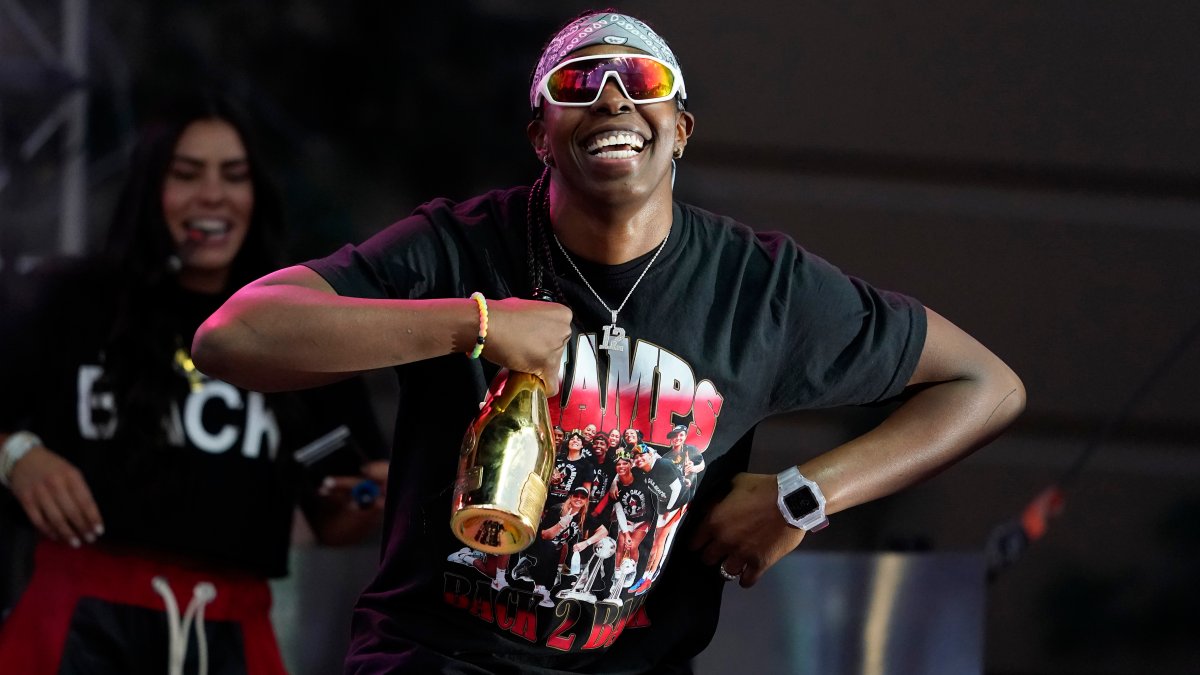 5 things to know about Chelsea Gray – NBC Chicago