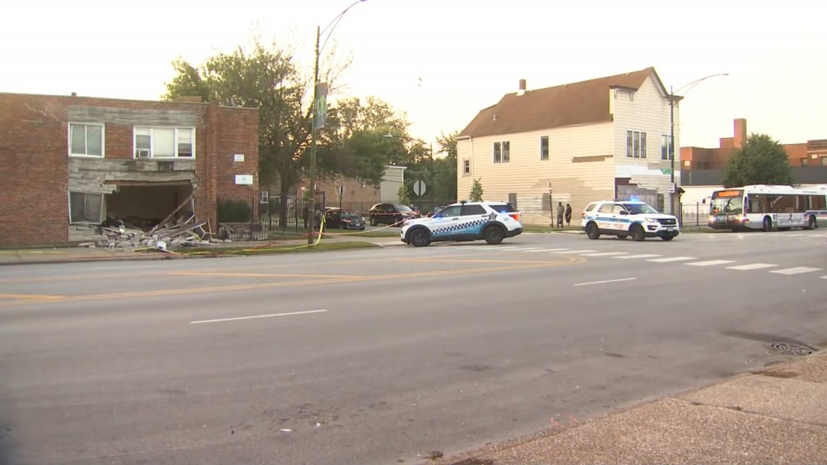 2 injured after wrong-lane driver smashes into vehicle, building in ...