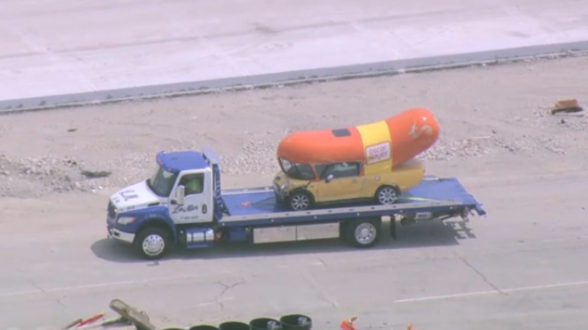 Oscar Mayer Wienermobile crashes; flips over on busy Illinois highway ...