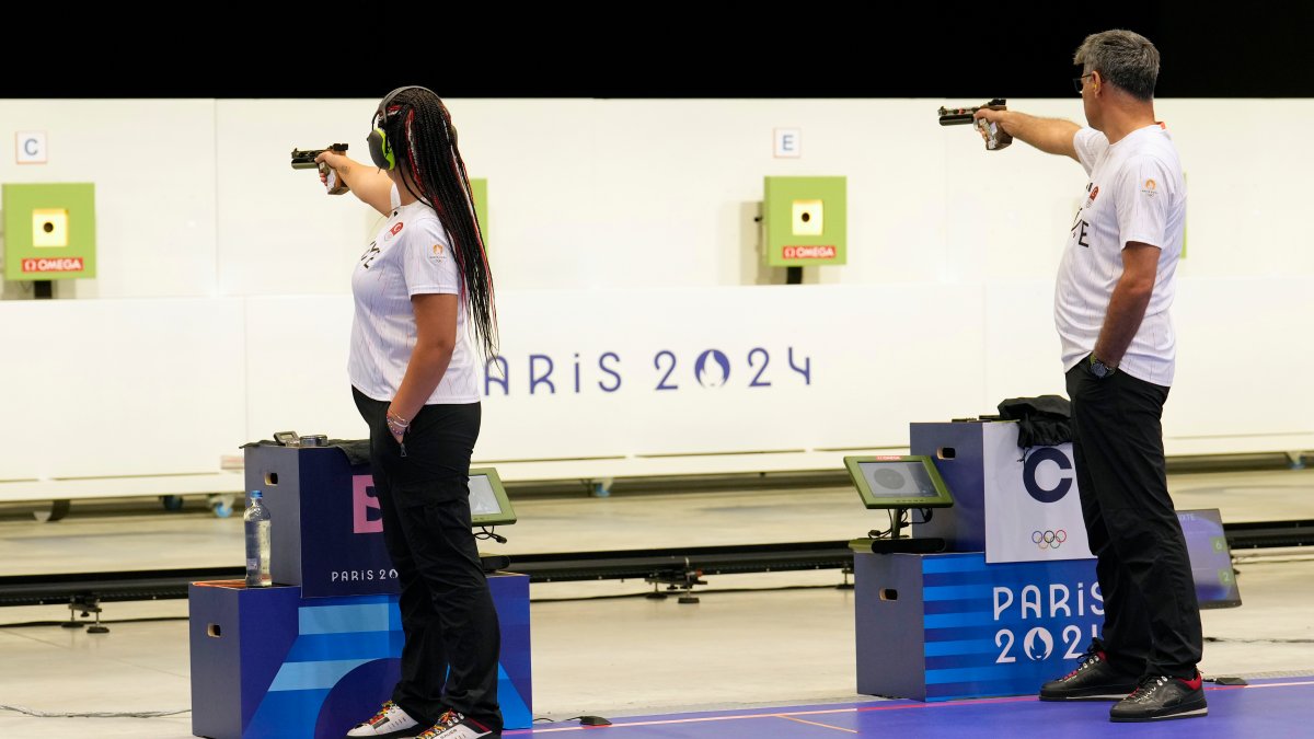 Turkish Shooting Olympics Yusuf Dikec Wins Silver Goes Viral Nbc Chicago