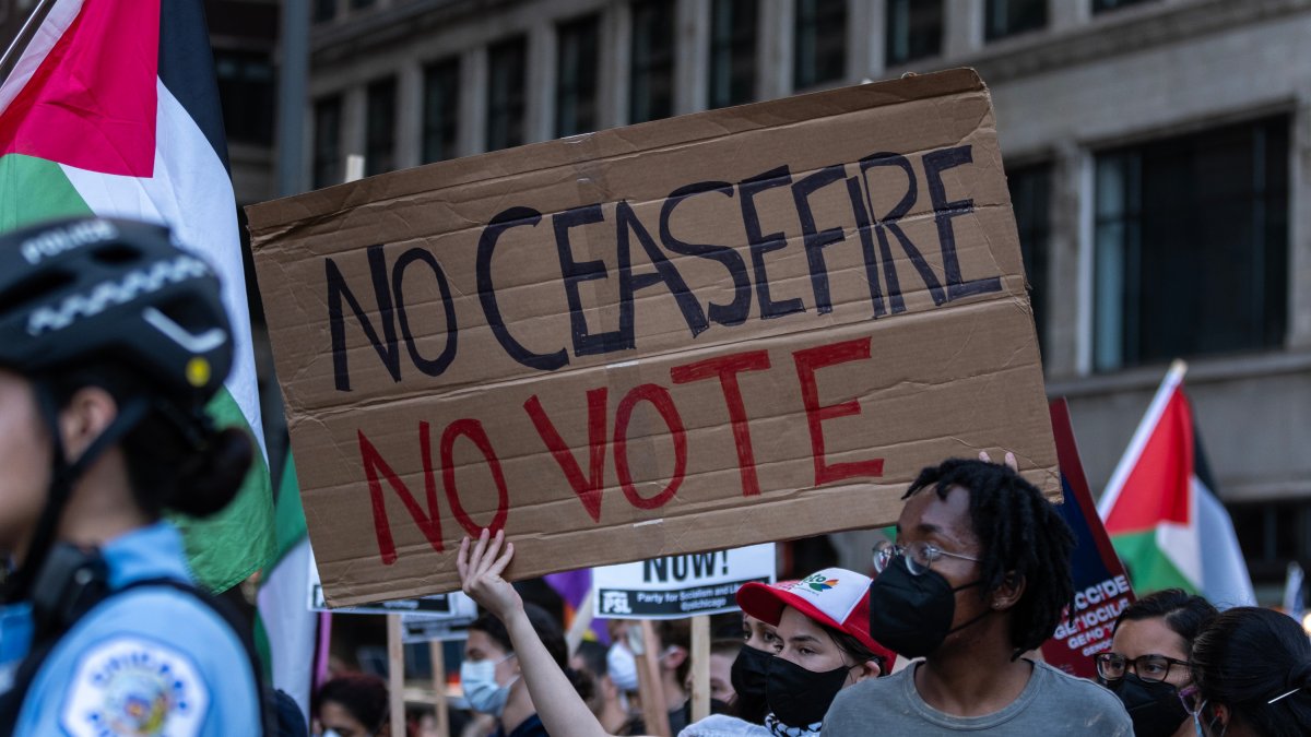 Over 50 arrested after clashes with police outside Israeli Consulate in ...