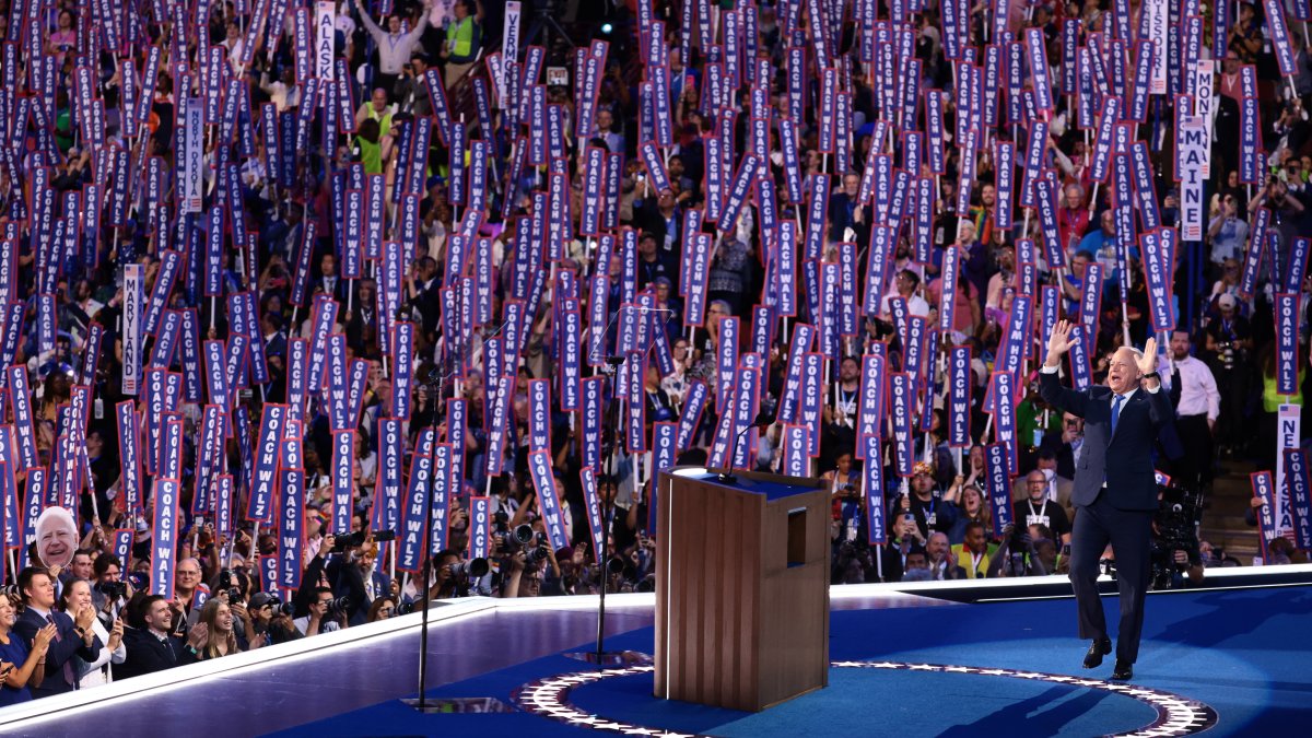 Live updates: Bill Clinton, Tim Walz speak tonight at DNC in Chicago ...