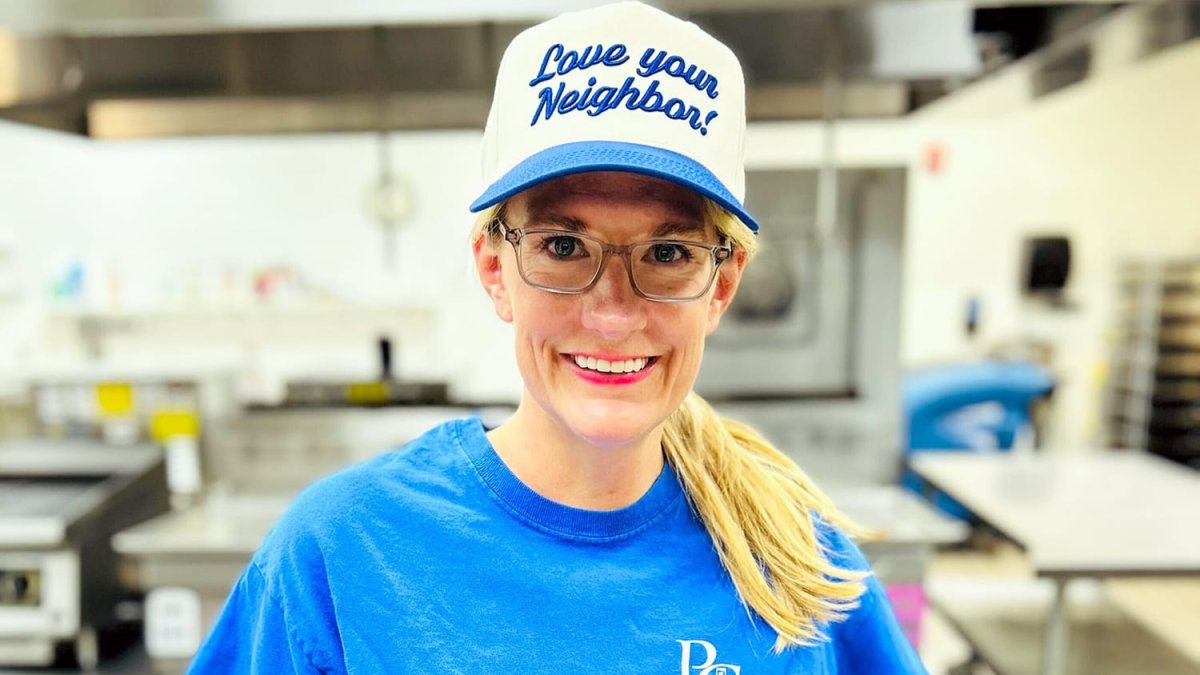 Mom struggled to accept cafeteria job at her kids’ school. A 6-year-old ...