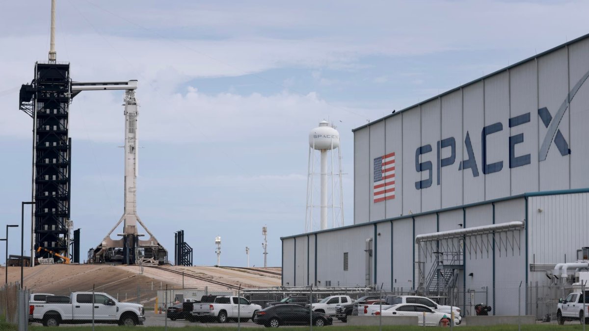 Cards Against Humanity files suit vs. Elon Musk’s SpaceX – NBC Chicago