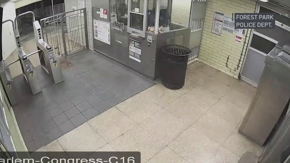 Surveillance video shows suspect in fatal shooting on CTA Blue Line ...