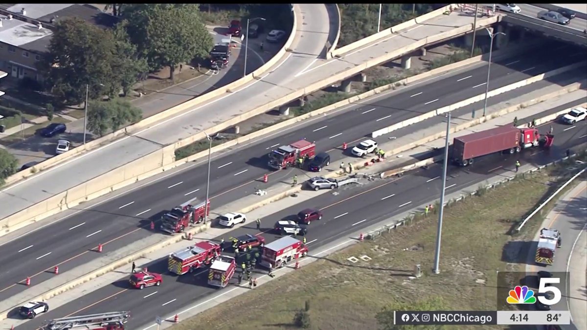 Edens Expressway shut down in both directions near Old Orchard Road after multi-vehicle crash ...
