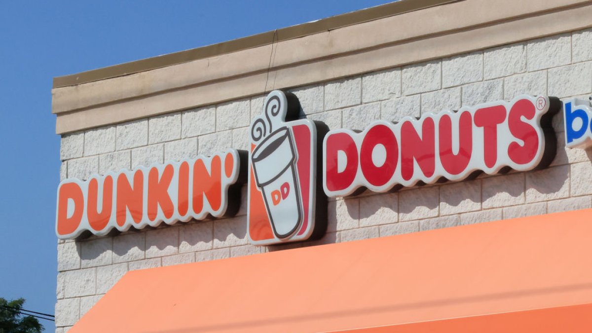 Dunkin’ debuts new Halloween MUNCHKIN buckets and spooky menu – NBC Chicago