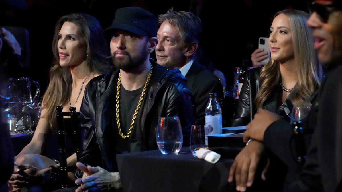 See Eminem’s reaction to news that his daughter is pregnant – NBC Chicago