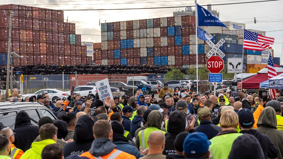 ILA dockworkers go on strike from Maine to Texas – NBC Chicago