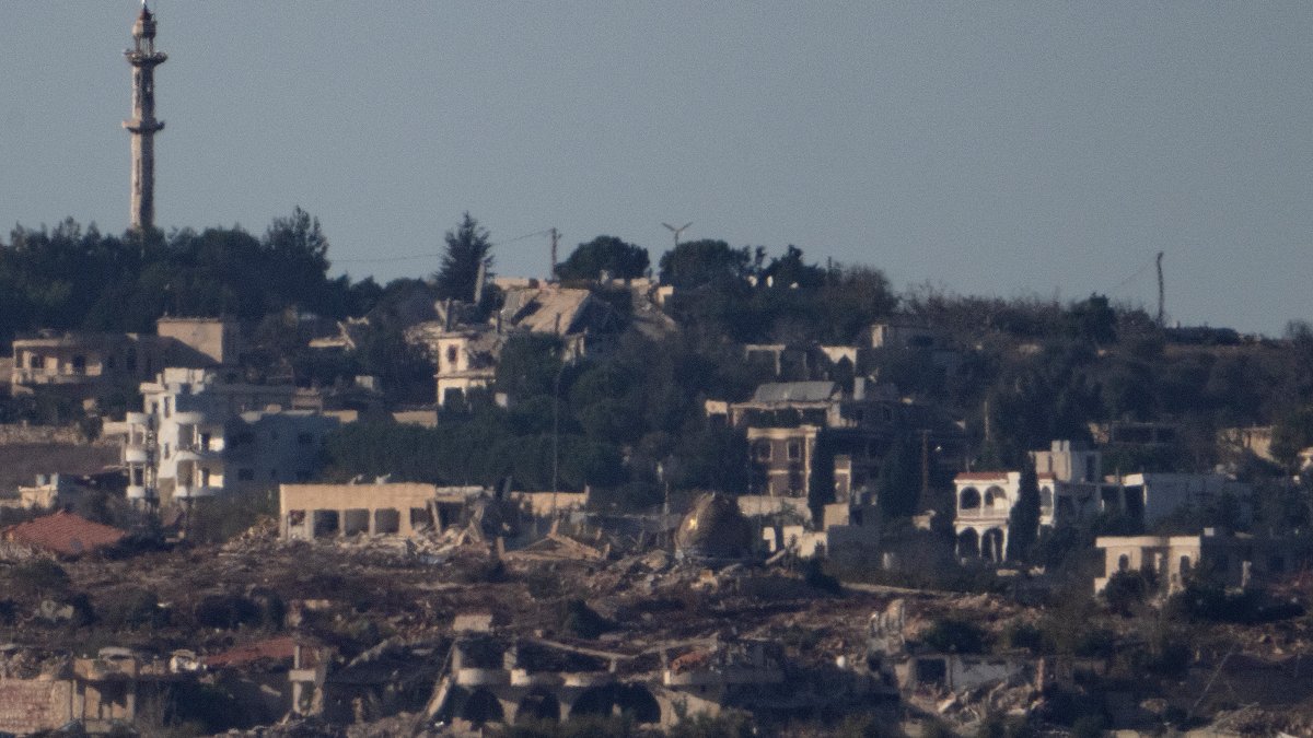 Hezbollah steps up rocket fire; Israel sends more troops into Lebanon ...