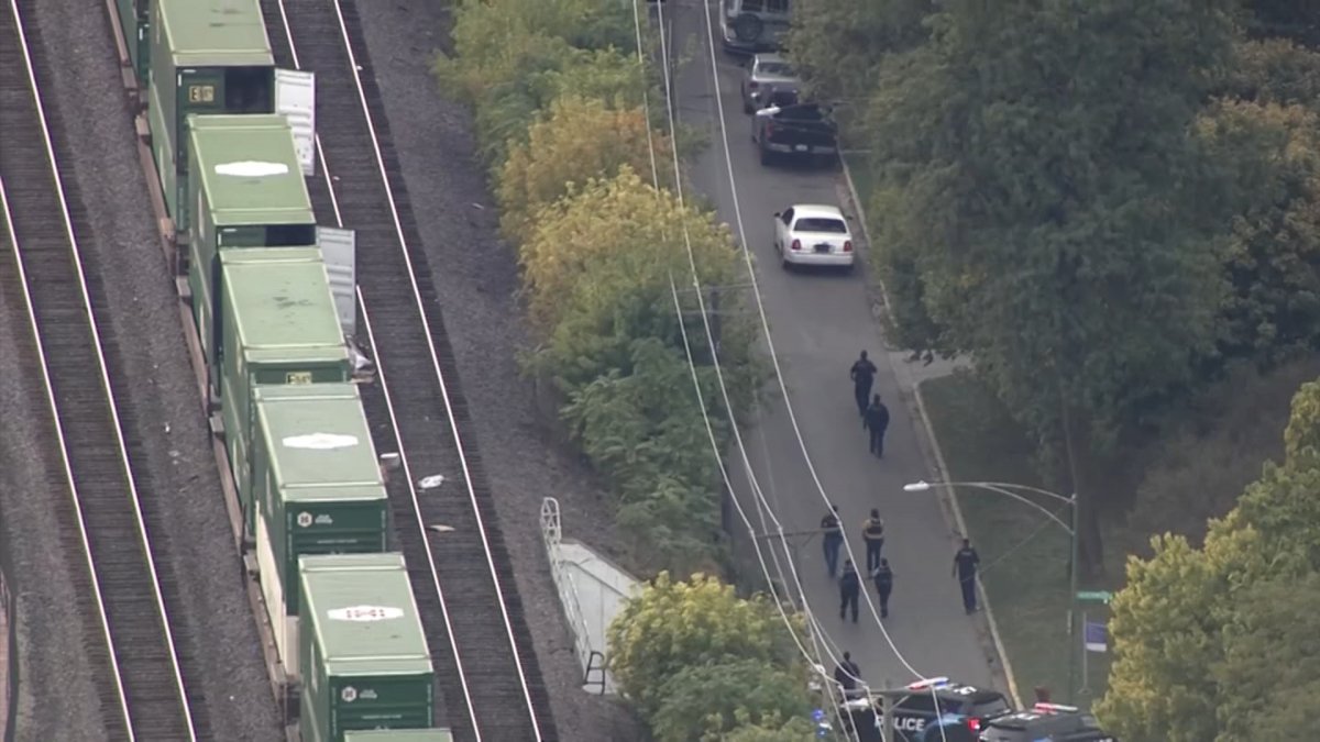 Fallout continues after mass theft from freight train in Chicago – NBC ...