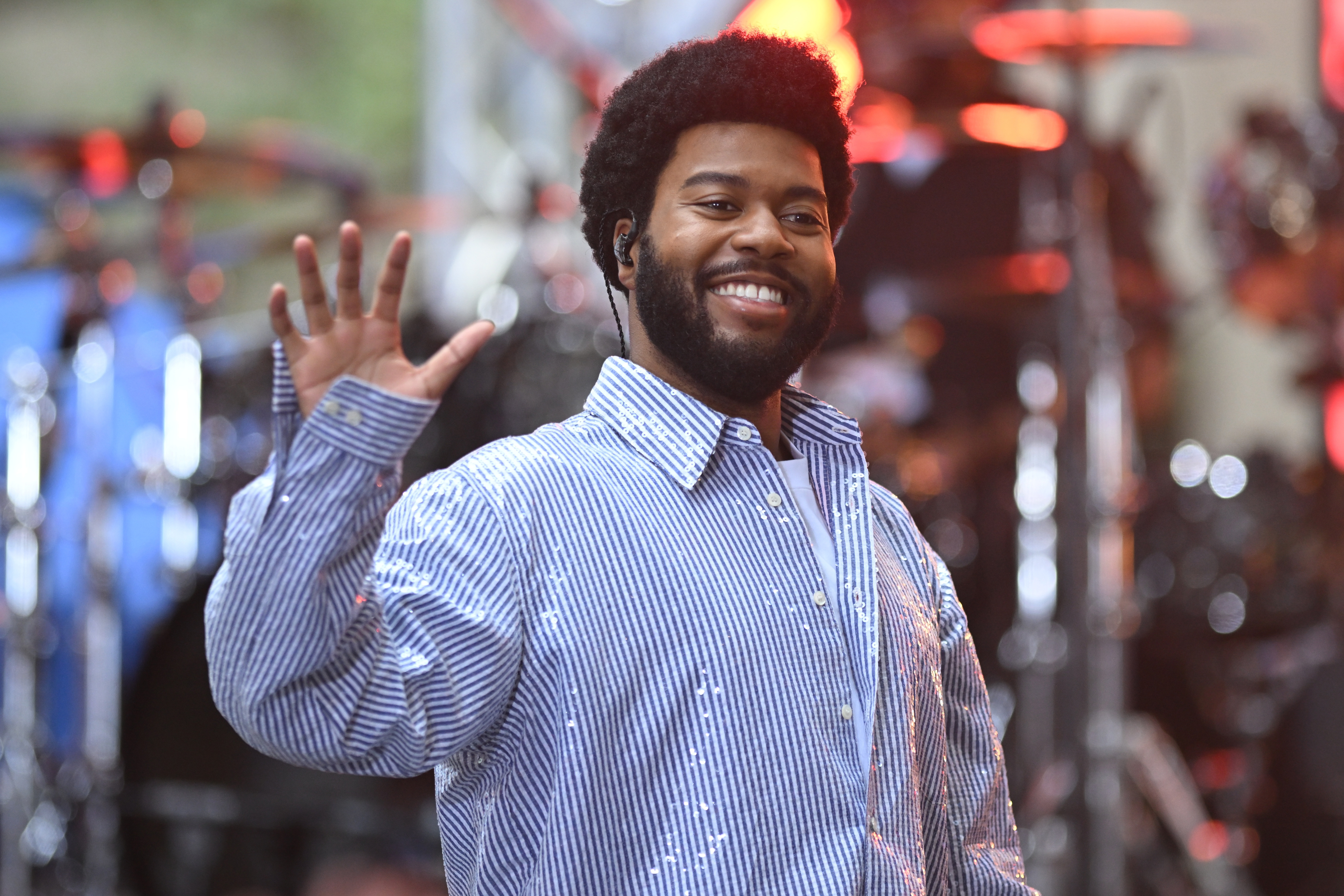 Singer Khalid comes out as gay after he was outed – NBC Chicago
