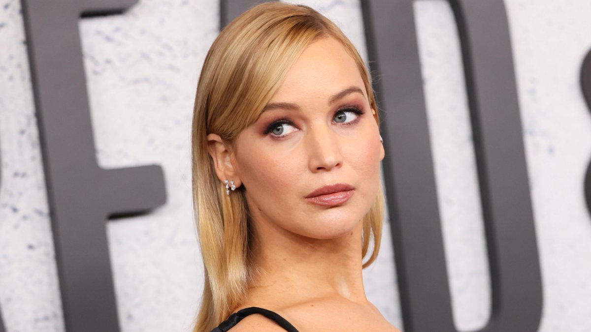 Pregnant Jennifer Lawrence shows off baby bump on red carpet – NBC Chicago