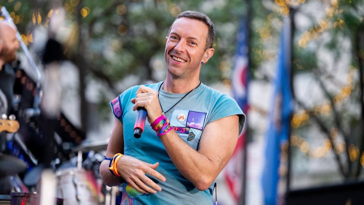 Coldplay frontman Chris Martin falls through trapdoor on stage – NBC ...