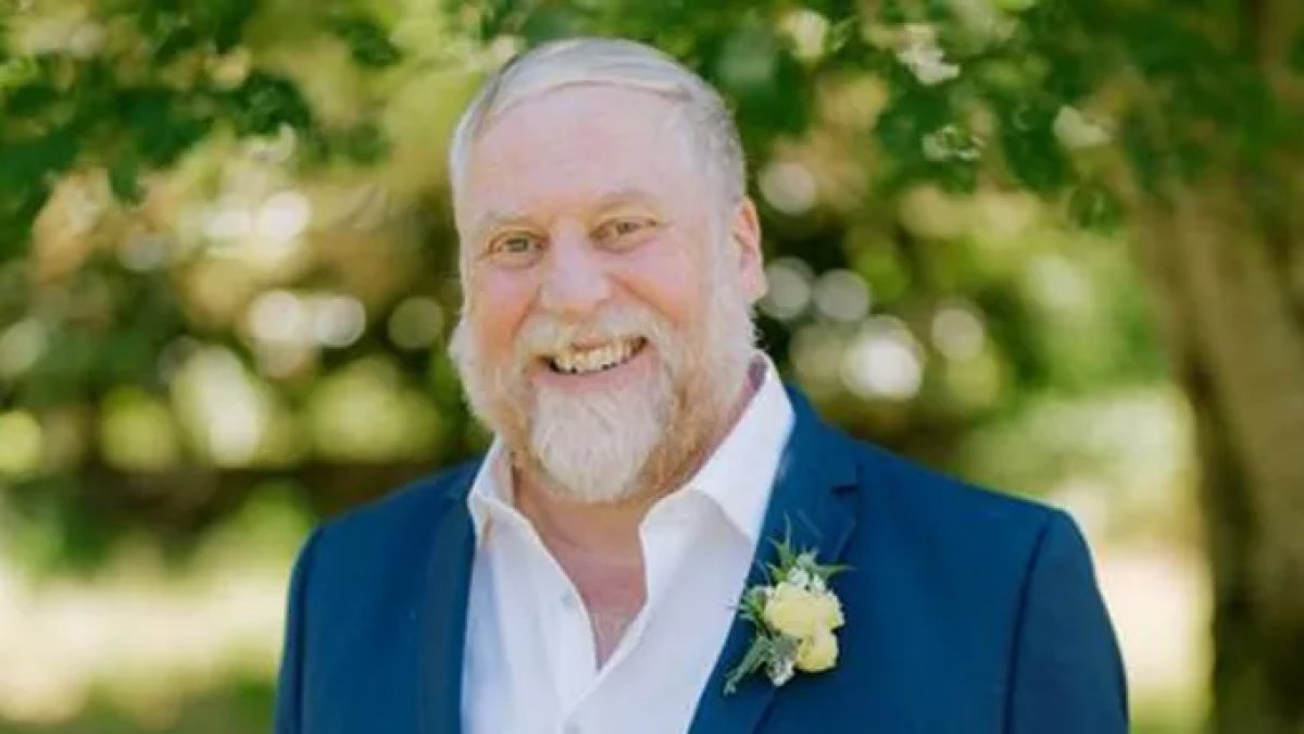 Julien Arnold, “A Christmas Carol” stage actor dies mid-performance ...