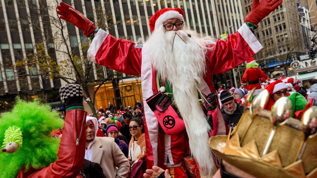 Annual SantaCon bar crawls bring Santas and a few Grinches to the ...