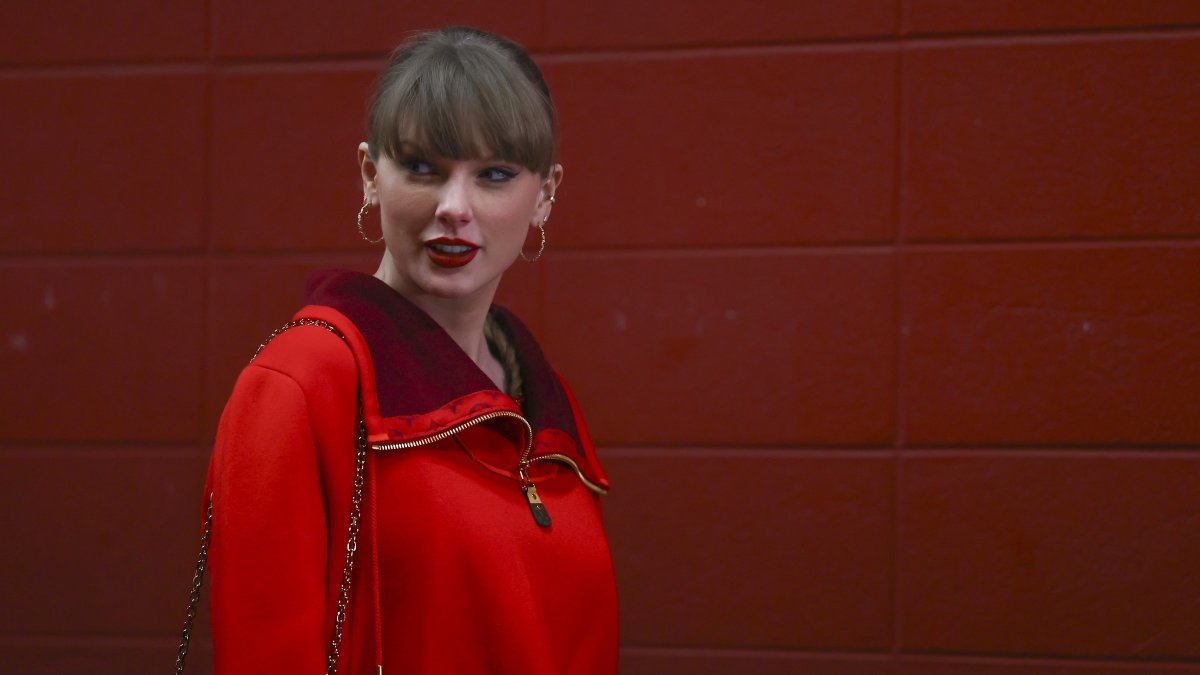 Taylor Swift handed out this much cash to Chiefs Christmas workers ...