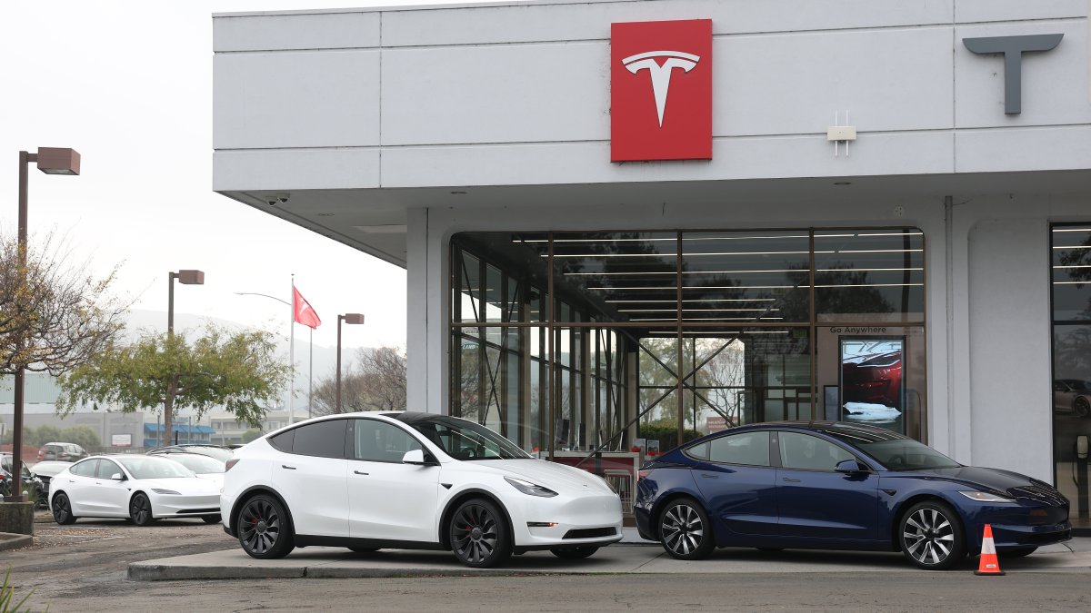 Tesla recalls almost 700K vehicles over tire pressure light issue – NBC ...