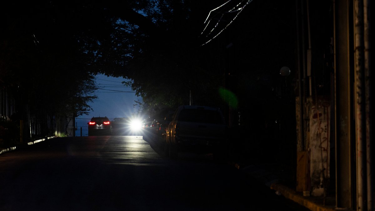 Massive blackout hits Puerto Rico on New Year’s Eve – NBC Chicago