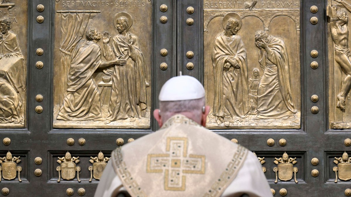 Pope urges ‘all people of all nations’ to silence arms – NBC Chicago