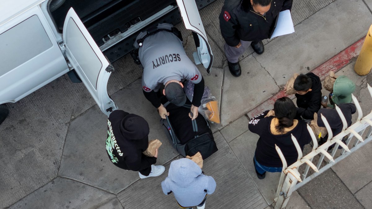 What a typical ICE deportation looks like – NBC Chicago