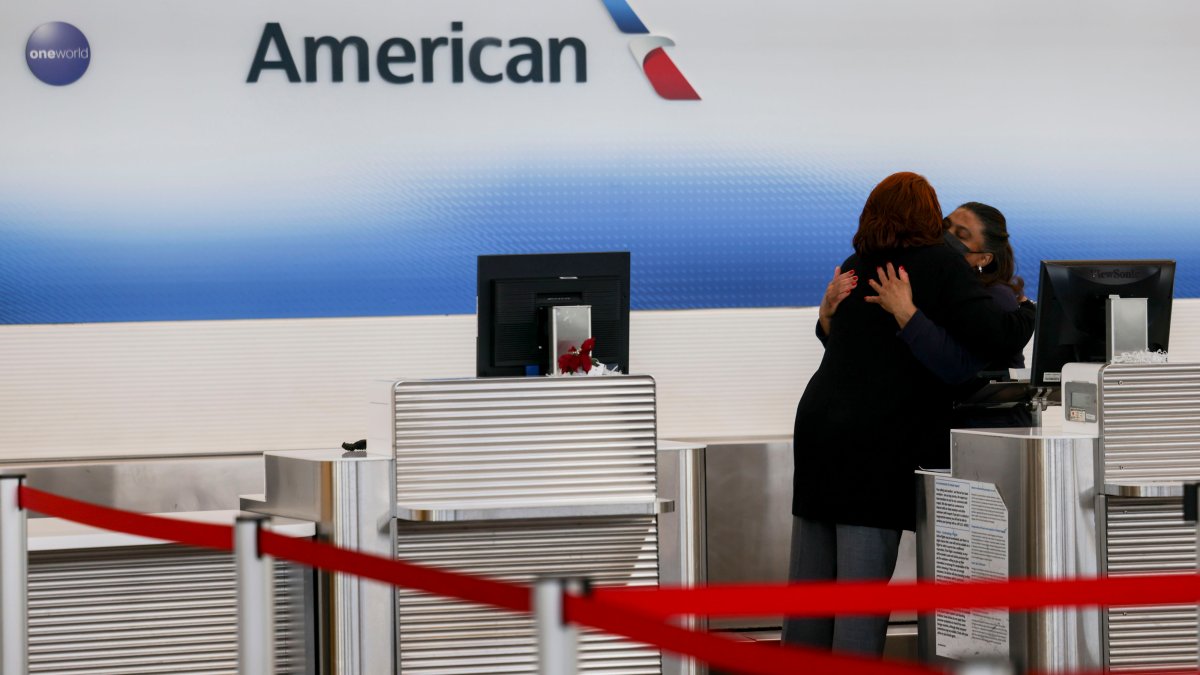 Live updates: ‘No survivors’ after plane, helicopter crash in DC – NBC ...