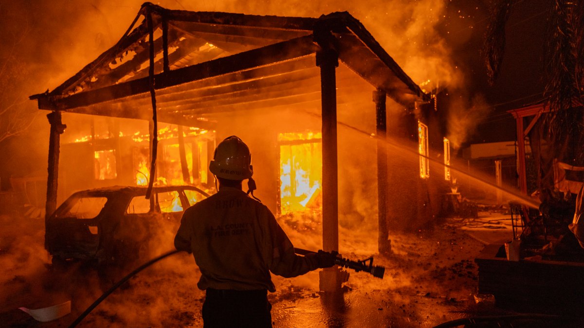 Are the California wildfires contained? Here are updated percentages ...